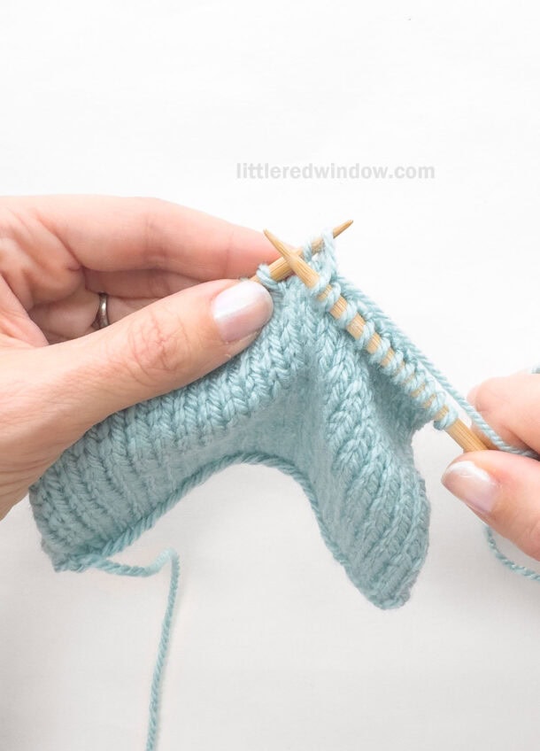 Learn to Knit - Left Twist (LT) and Right Twist (RT) - Little Red Window